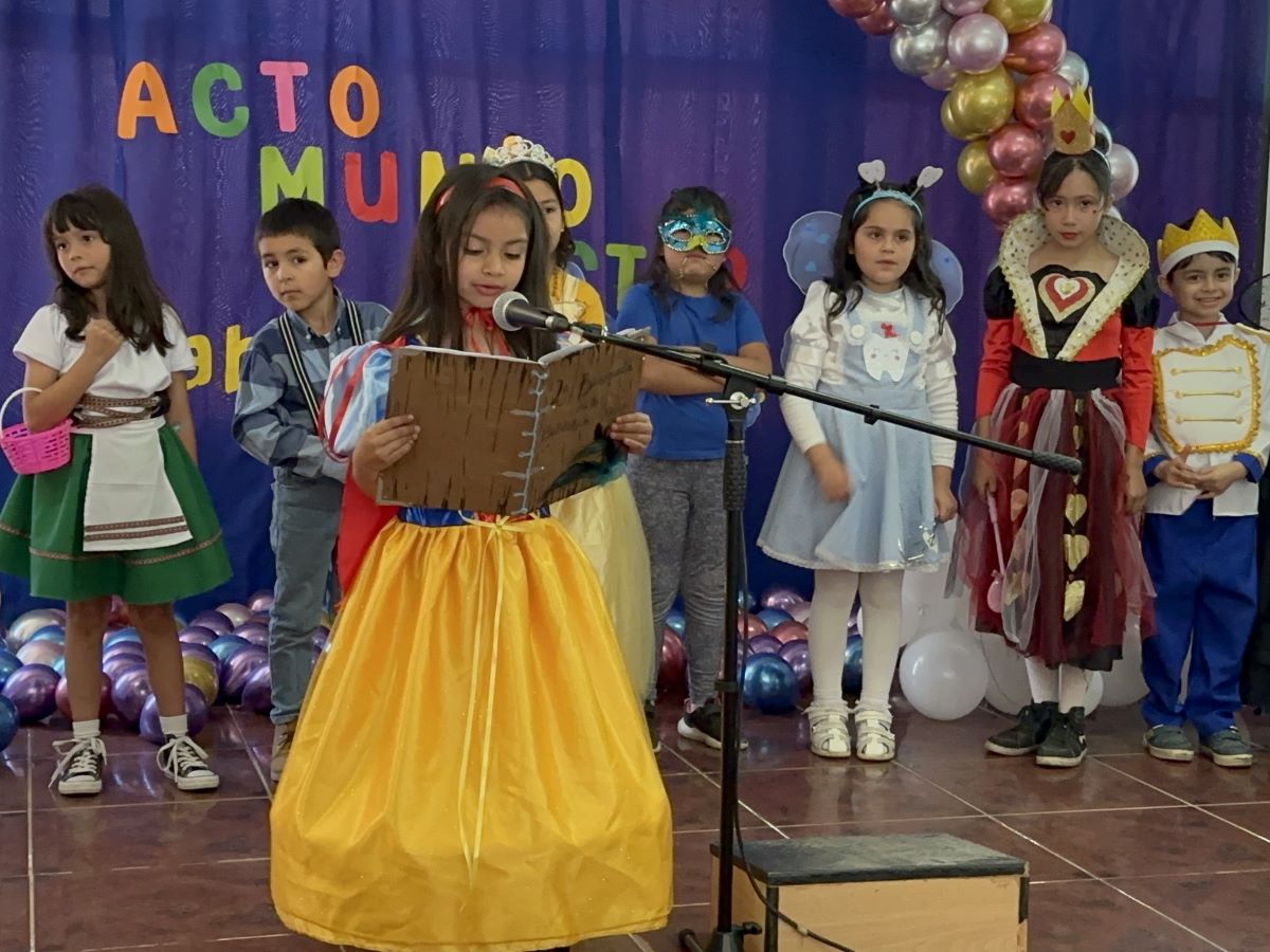 EMOCIÓN Y SORPRESA EN EL TRADICIONAL ACTO MUNDO LECTOR – Colegio Entre ...
