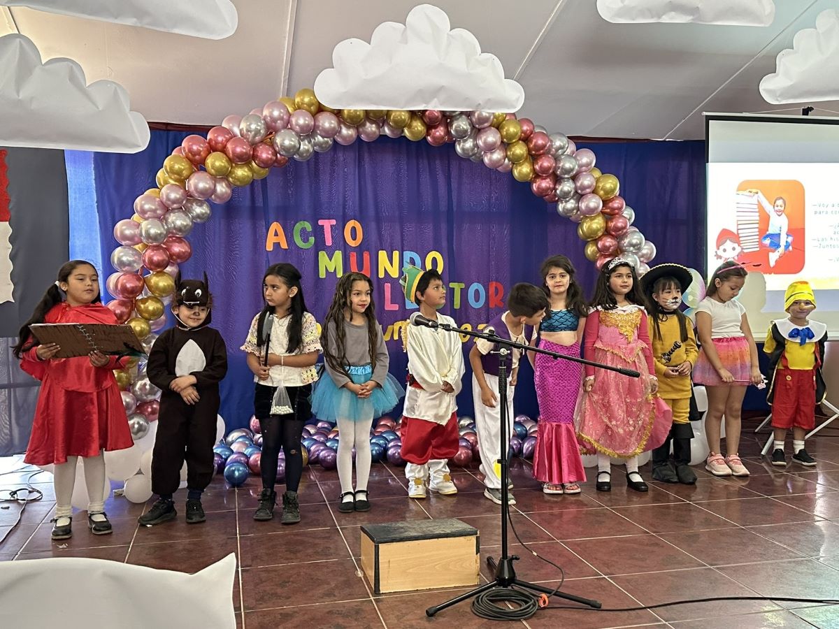 EMOCIÓN Y SORPRESA EN EL TRADICIONAL ACTO MUNDO LECTOR – Colegio Entre ...