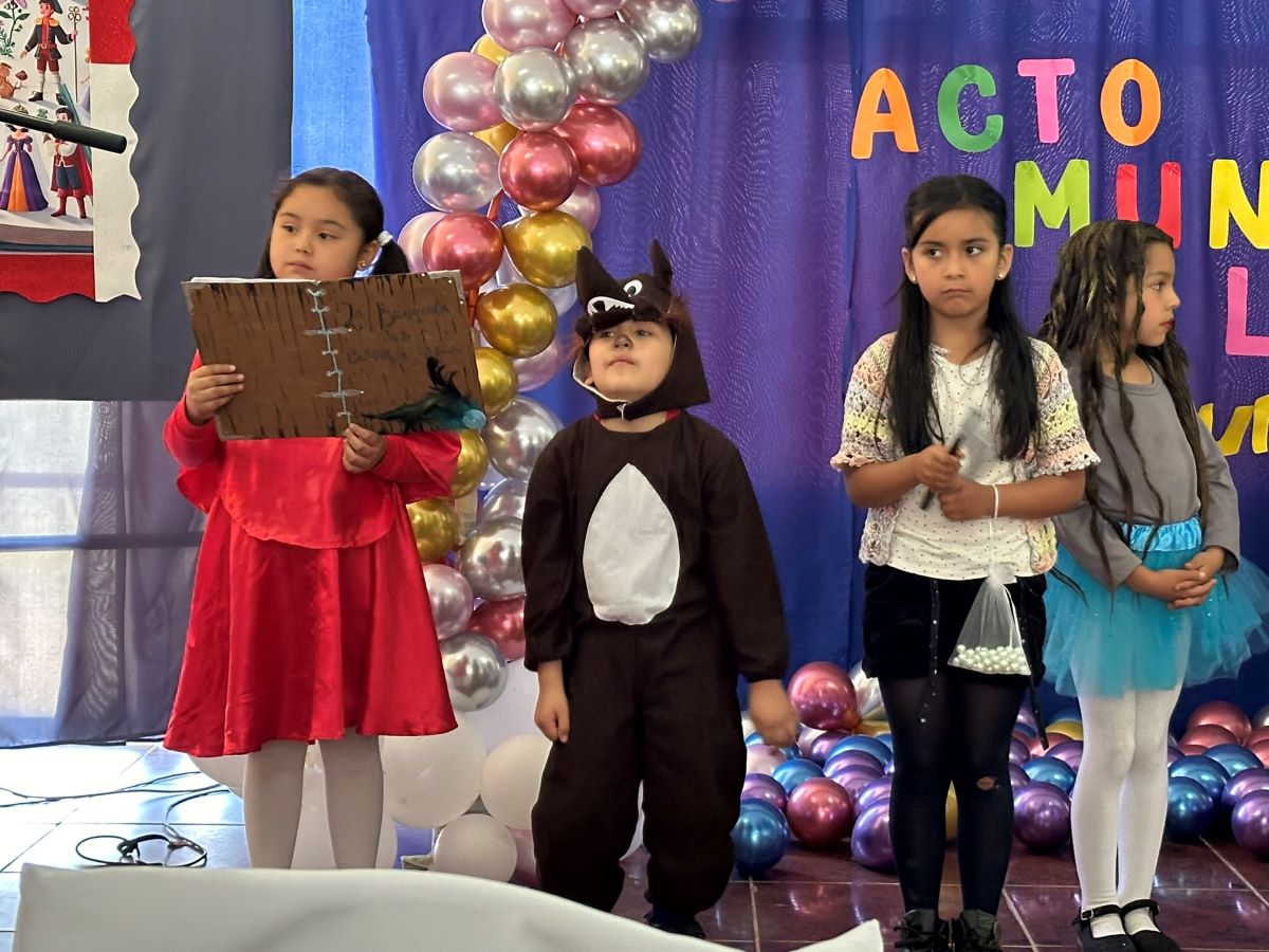 EMOCIÓN Y SORPRESA EN EL TRADICIONAL ACTO MUNDO LECTOR – Colegio Entre ...