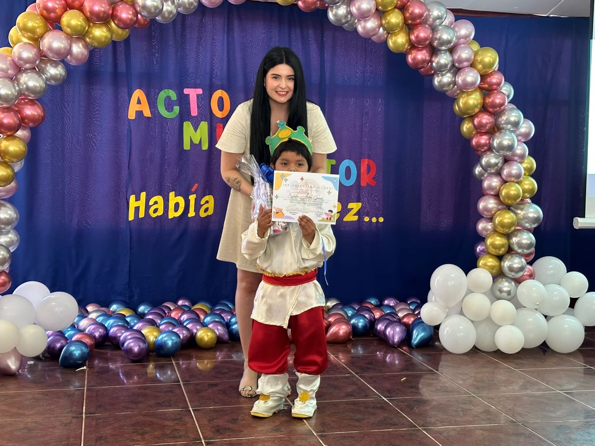 EMOCIÓN Y SORPRESA EN EL TRADICIONAL ACTO MUNDO LECTOR – Colegio Entre ...
