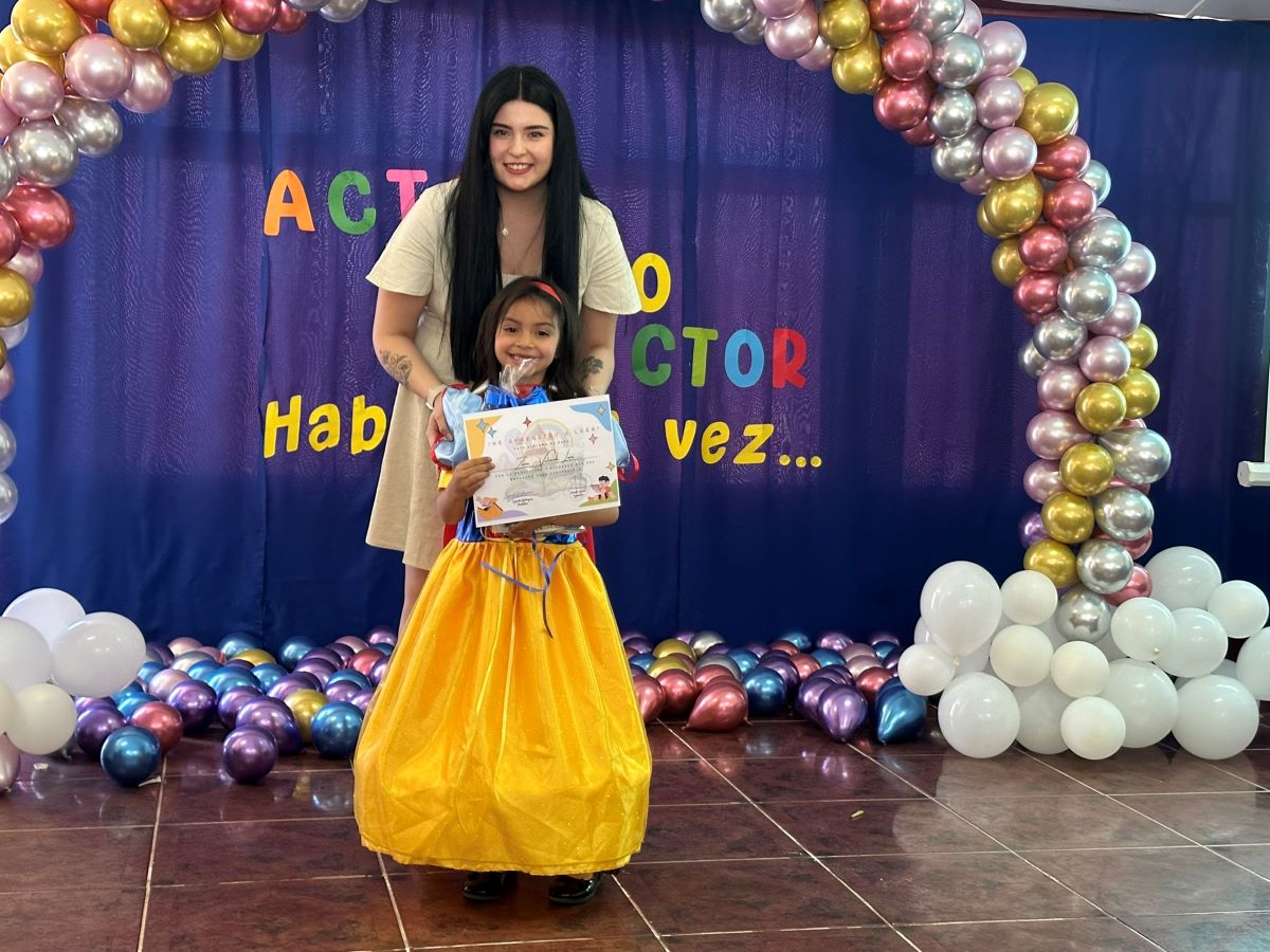 EMOCIÓN Y SORPRESA EN EL TRADICIONAL ACTO MUNDO LECTOR – Colegio Entre ...