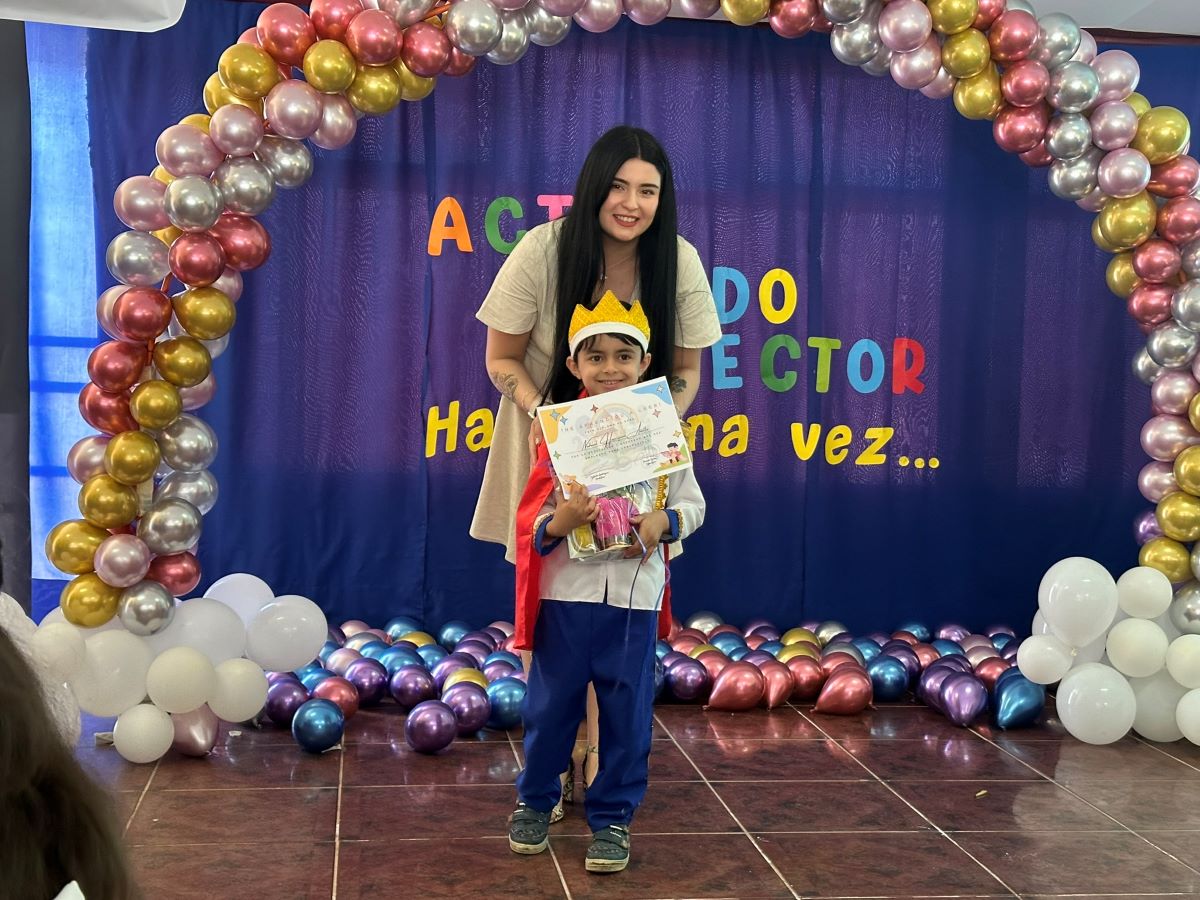 EMOCIÓN Y SORPRESA EN EL TRADICIONAL ACTO MUNDO LECTOR – Colegio Entre ...